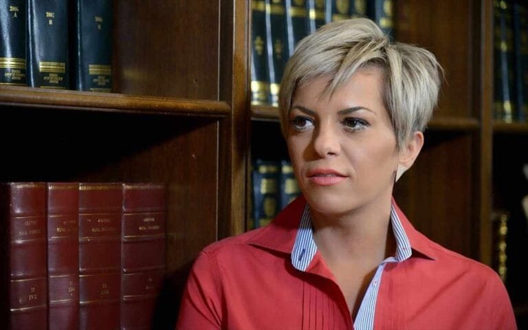 Η απάντηση της Νικολάου για «ανέσεις» στον παρουσιαστή - Καμία ευνοϊκή ...