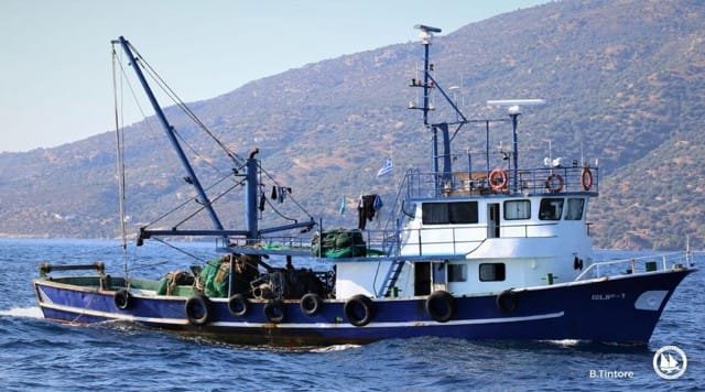 Τούρκικα αλιευτικά σκάφη ύψωσαν ελληνική σημαία: Πλησίασαν στα 100 ...