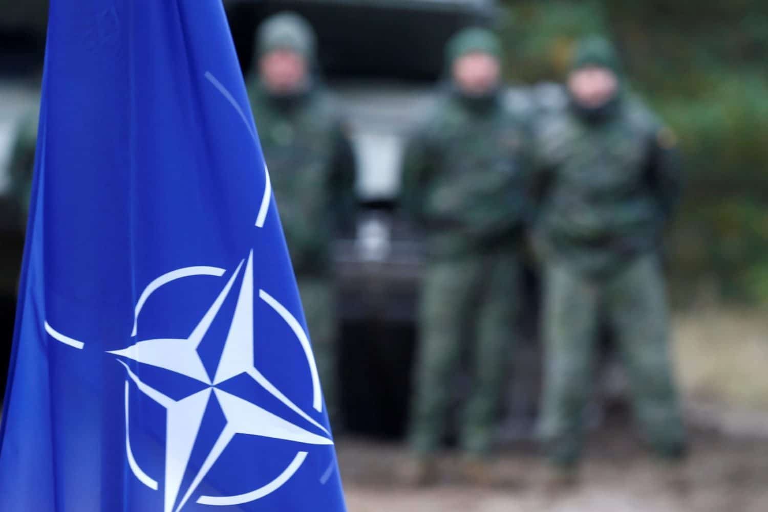 NATO ΓΙΑ Ουκρανία: «100 μαχητικά αεροσκάφη και 120 πλοία σε ετοιμότητα ...