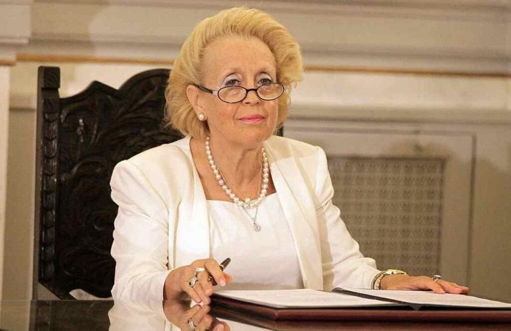 Η νέα δικαίωση της Βασιλικής Θάνου, η 10ετής κάθειρξη στον πρεσβευτή ...
