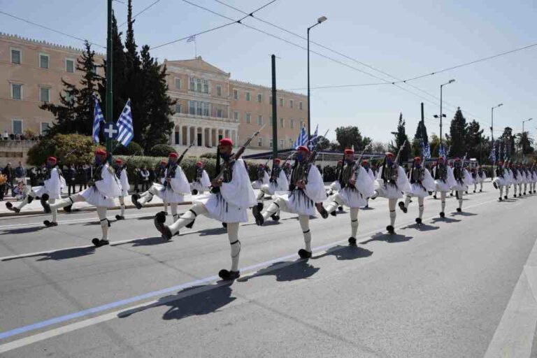 Η μεγάλη στρατιωτική παρέλαση για την 25η Μαρτίου live - Sahiel.gr ...
