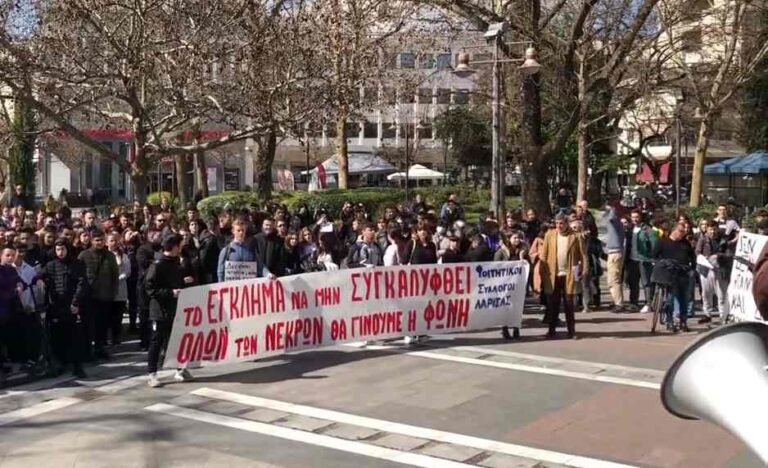 Στην πορεία για τα Τέμπη σημειώθηκαν επεισόδια ανάμεσα σε ομάδα ...